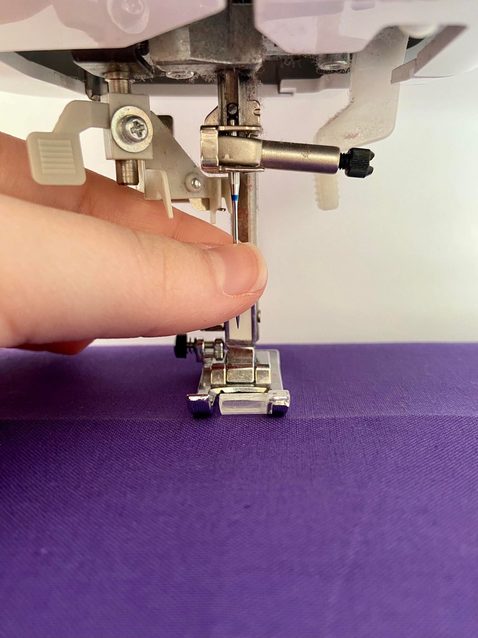 How To Change a Sewing Machine Needle Like a Pro ...