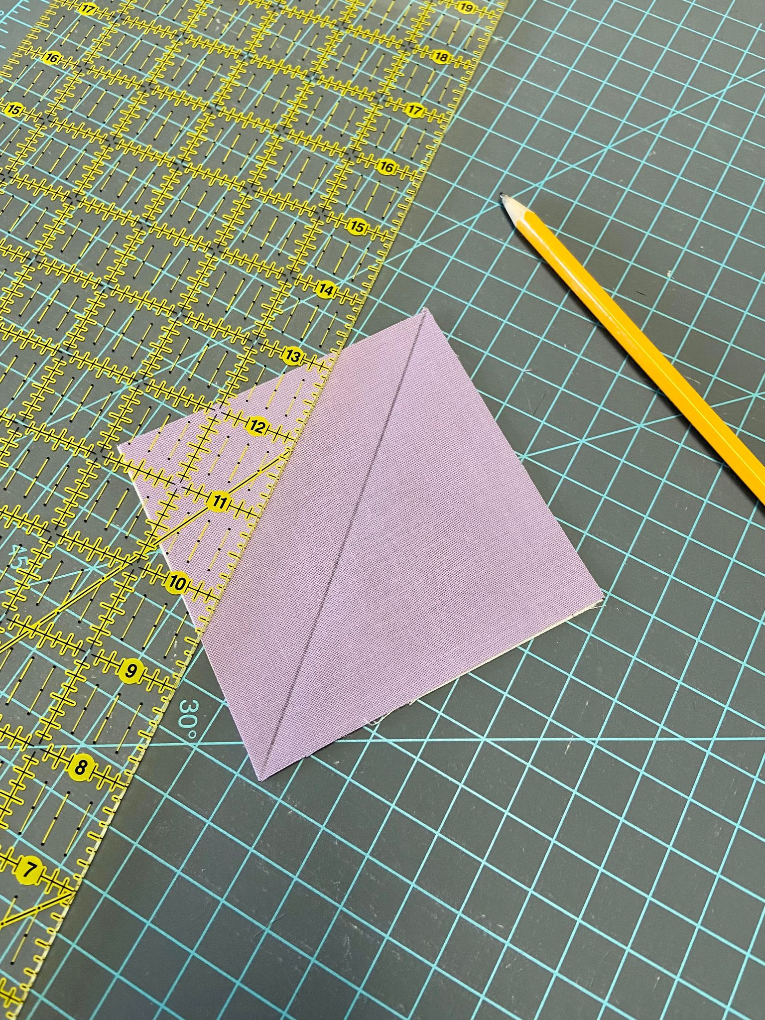 How to Sew Half Square Triangles for a Beginner ...