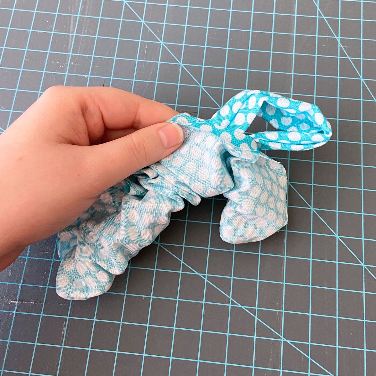 How to Make DIY Scrunchies: Free Sewing Tutorial ...