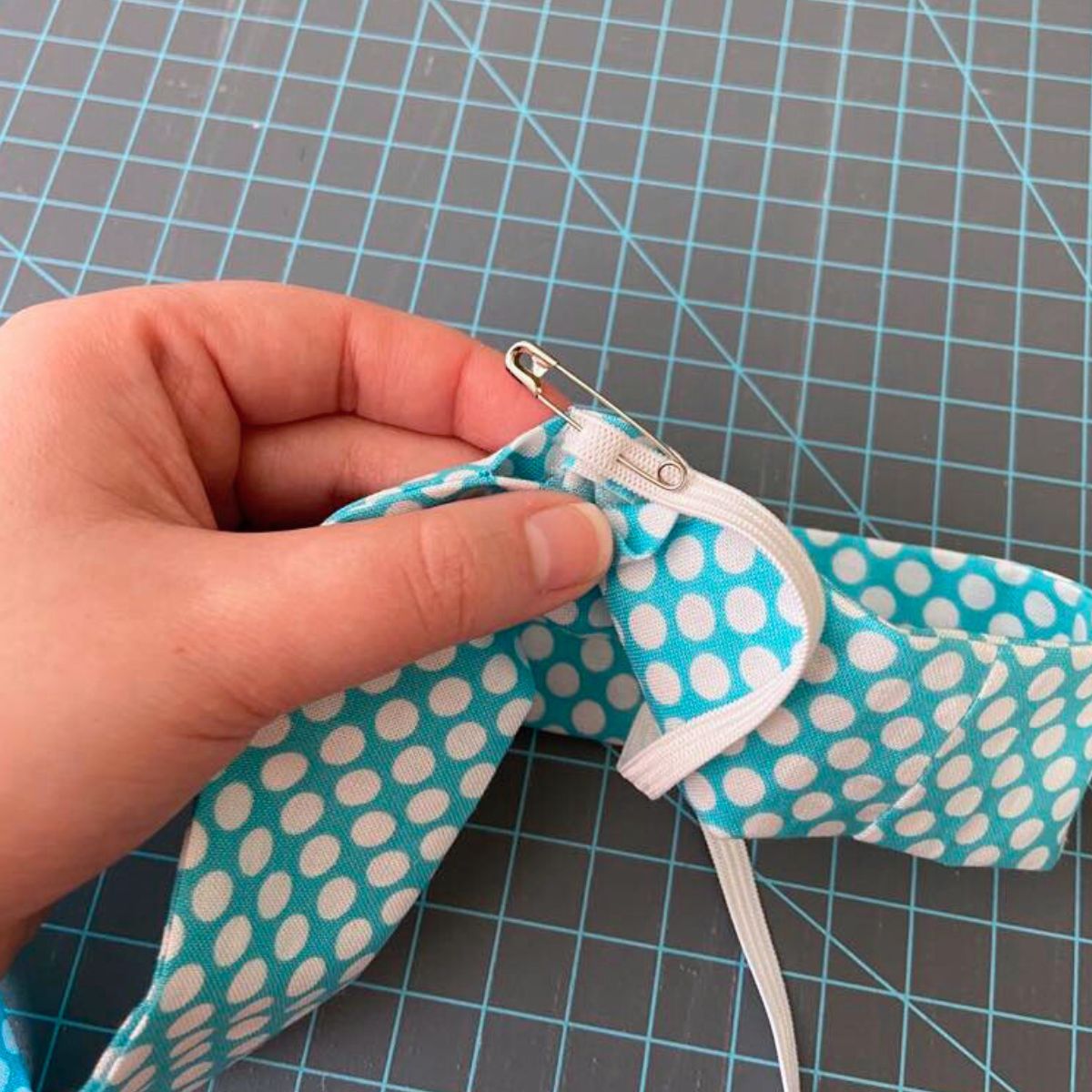 How to Make DIY Scrunchies: Free Sewing Tutorial ...