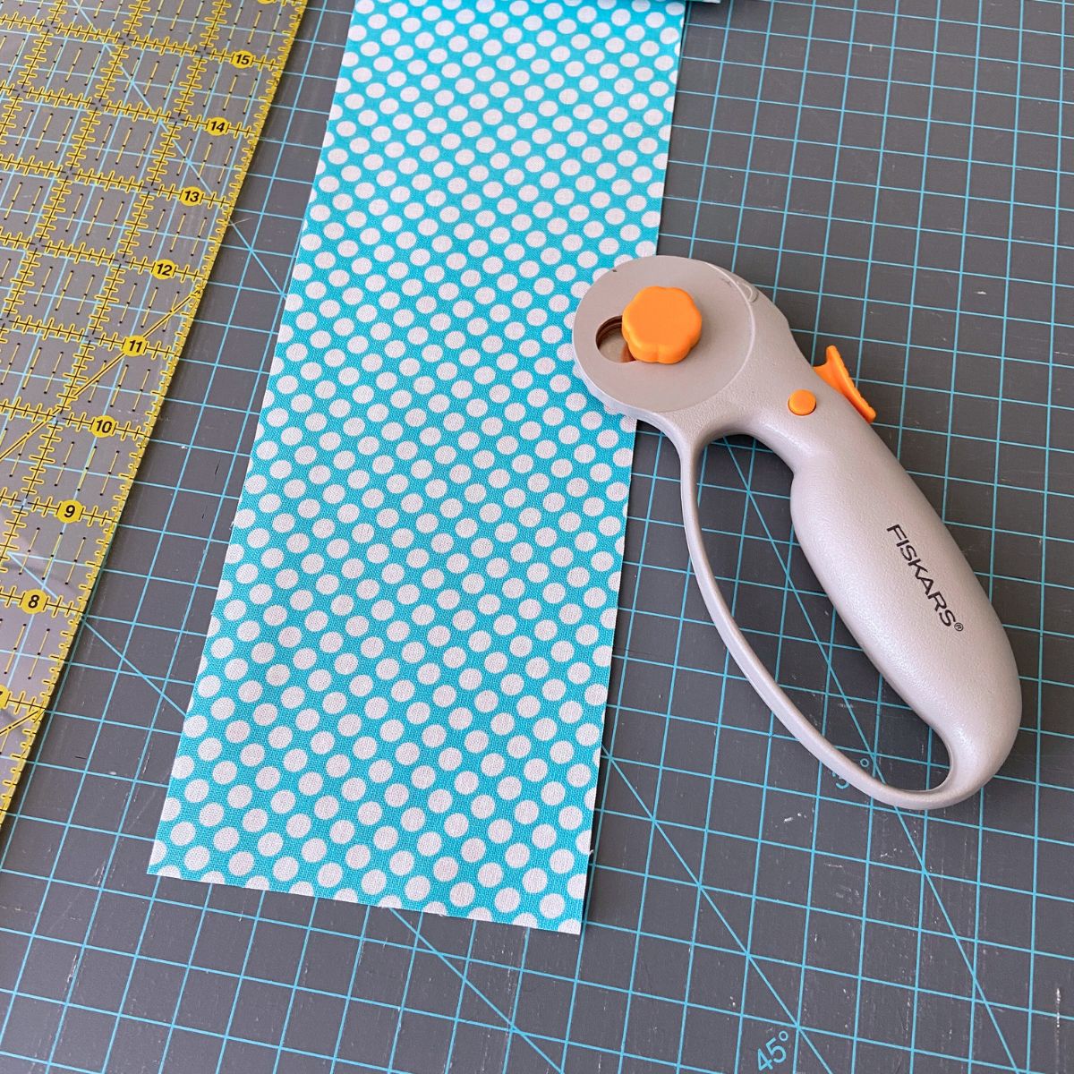 How to Make DIY Scrunchies: Free Sewing Tutorial ...