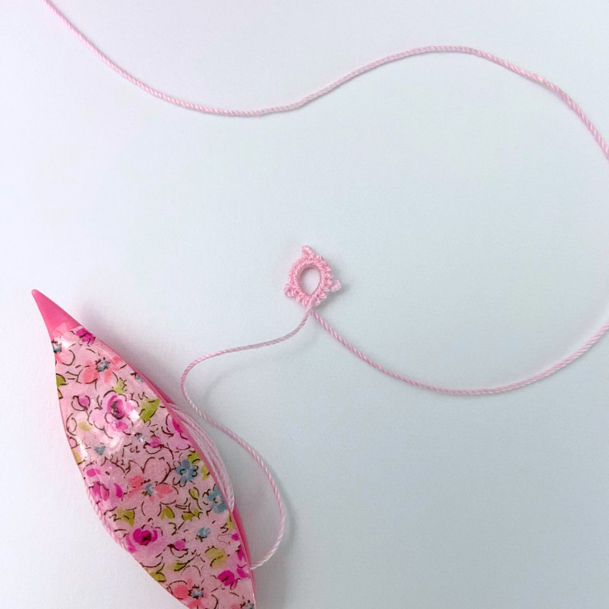 Free Lace Bookmark Shuttle Tatting Pattern - NeedlesnBeadsnSweetasCanbe