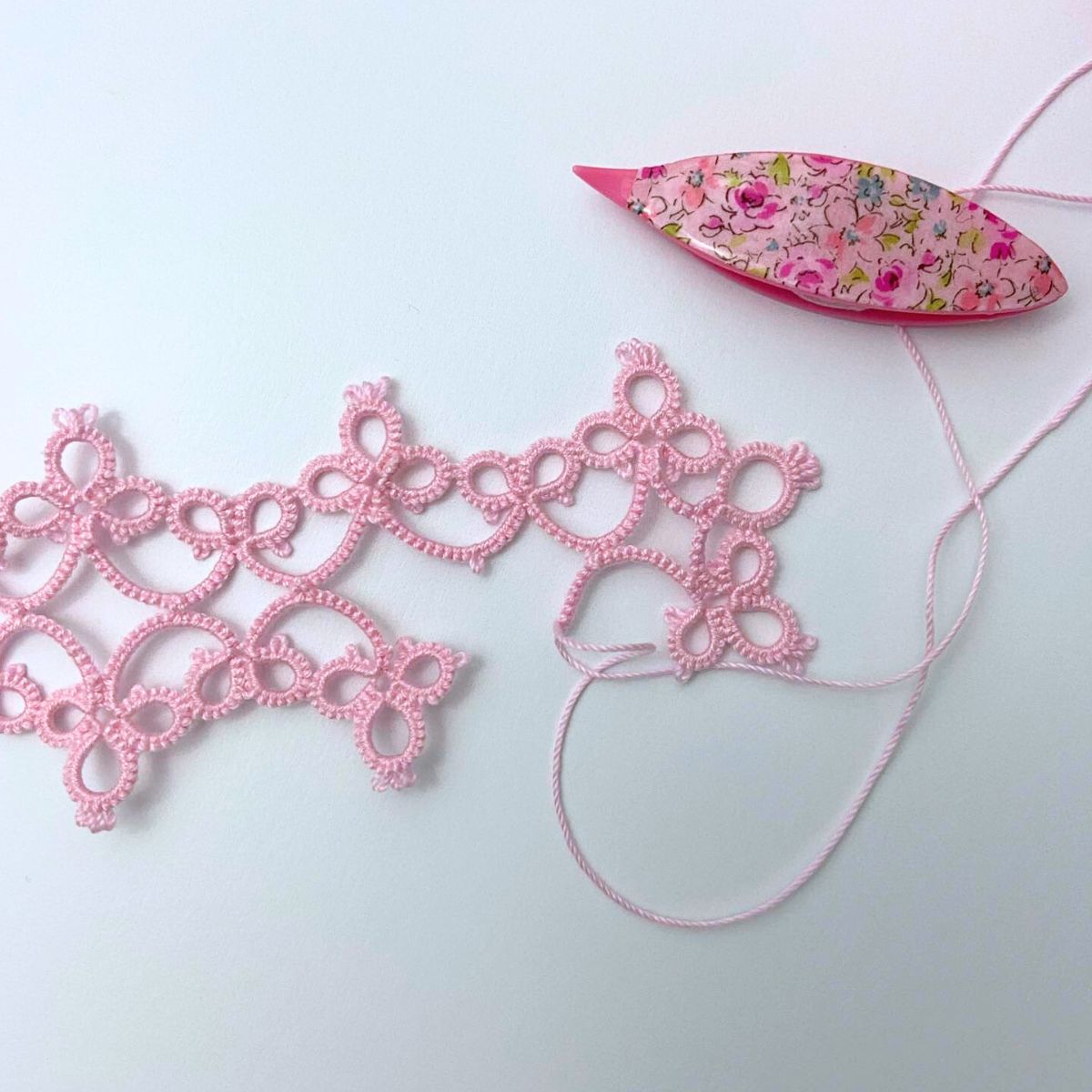Free Lace Bookmark Shuttle Tatting Pattern - NeedlesnBeadsnSweetasCanbe
