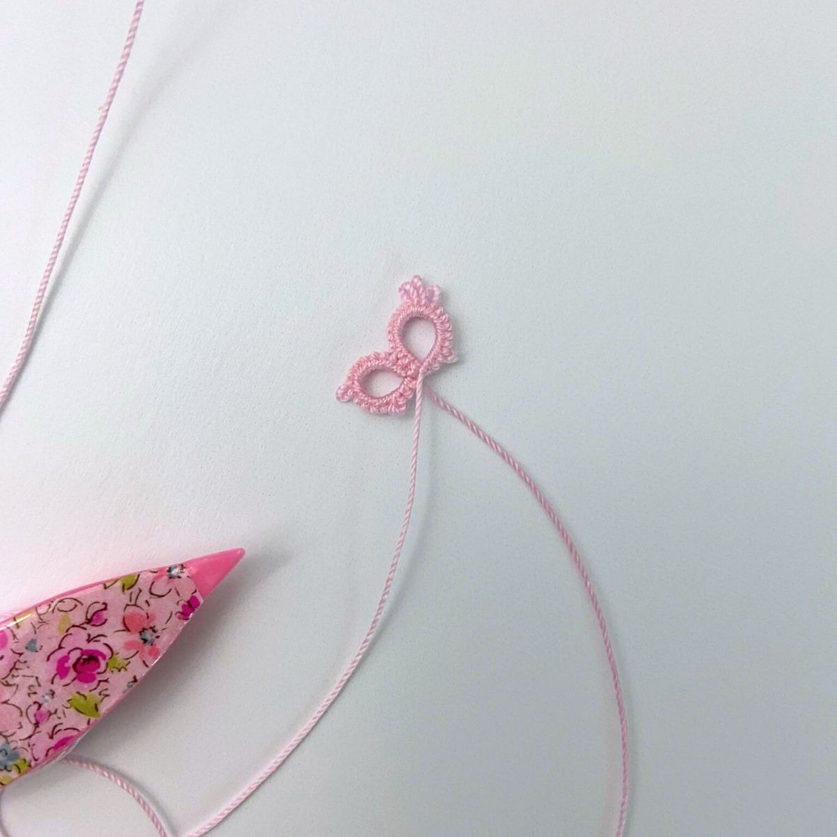 Free Lace Bookmark Shuttle Tatting Pattern - NeedlesnBeadsnSweetasCanbe