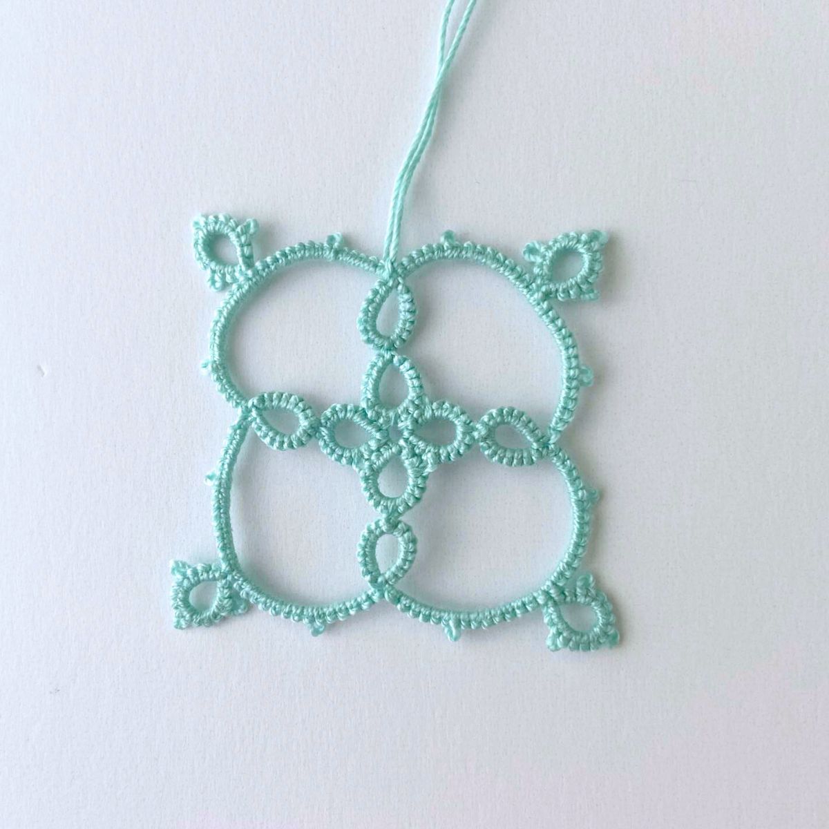 Easy and Simple Square Motif Tatting Pattern - NeedlesnBeadsnSweetasCanbe