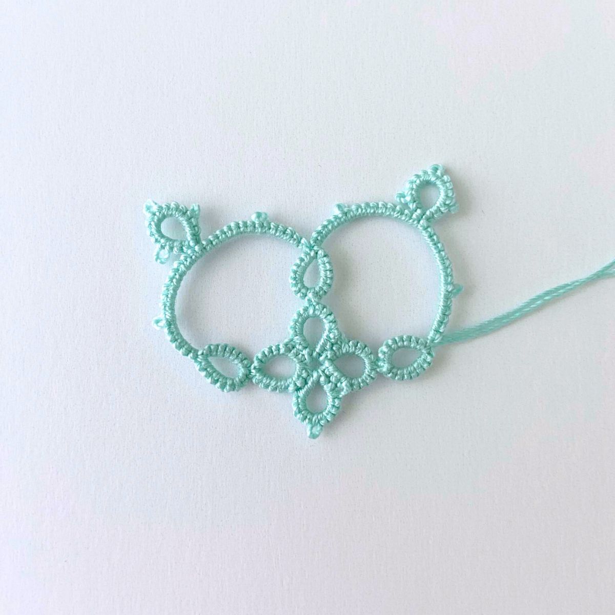 Easy and Simple Square Motif Tatting Pattern - NeedlesnBeadsnSweetasCanbe