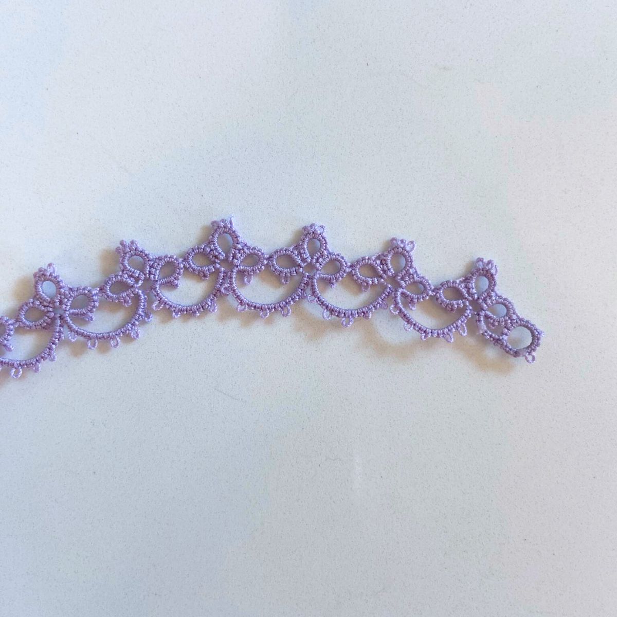 Easy Necklace Tatting Pattern and Tutorial - NeedlesnBeadsnSweetasCanbe