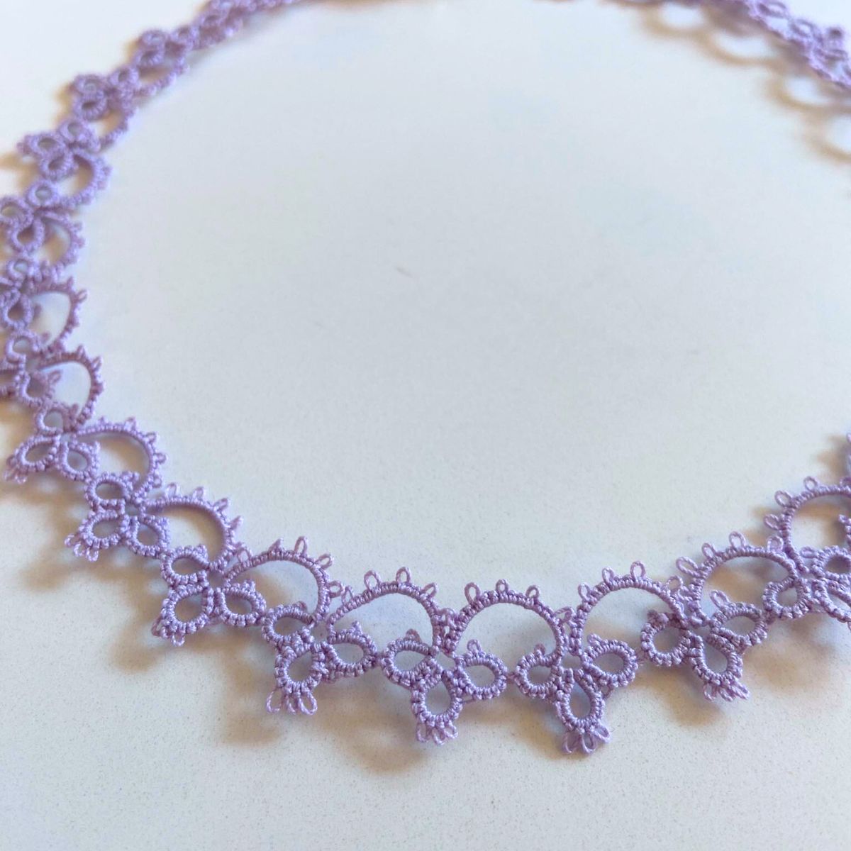 Easy Necklace Tatting Pattern and Tutorial - NeedlesnBeadsnSweetasCanbe