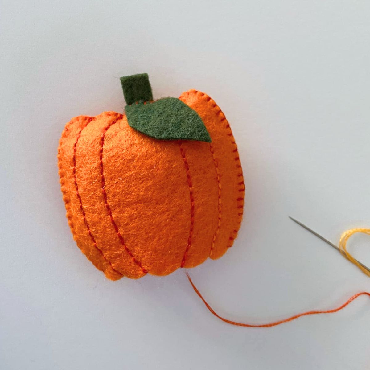 How to Make a Easy Felt Pumpkin: Free Tutorial - NeedlesnBeadsnSweetasCanbe