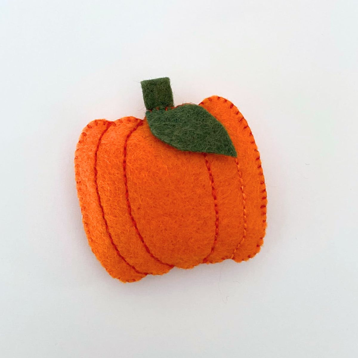 How to Make a Easy Felt Pumpkin: Free Tutorial - NeedlesnBeadsnSweetasCanbe