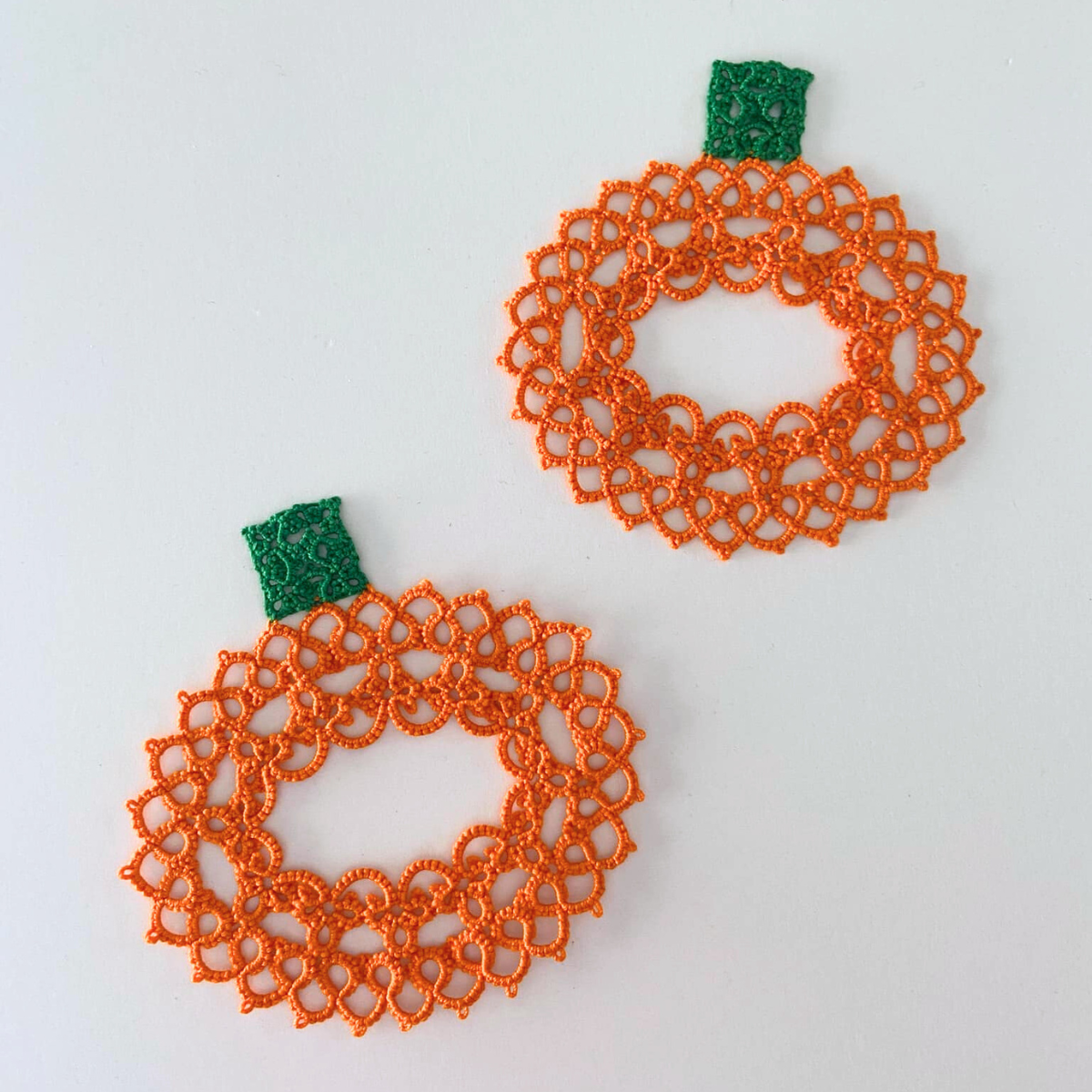 Free Fall Pumpkin Tatting Pattern and Tutorial - NeedlesnBeadsnSweetasCanbe