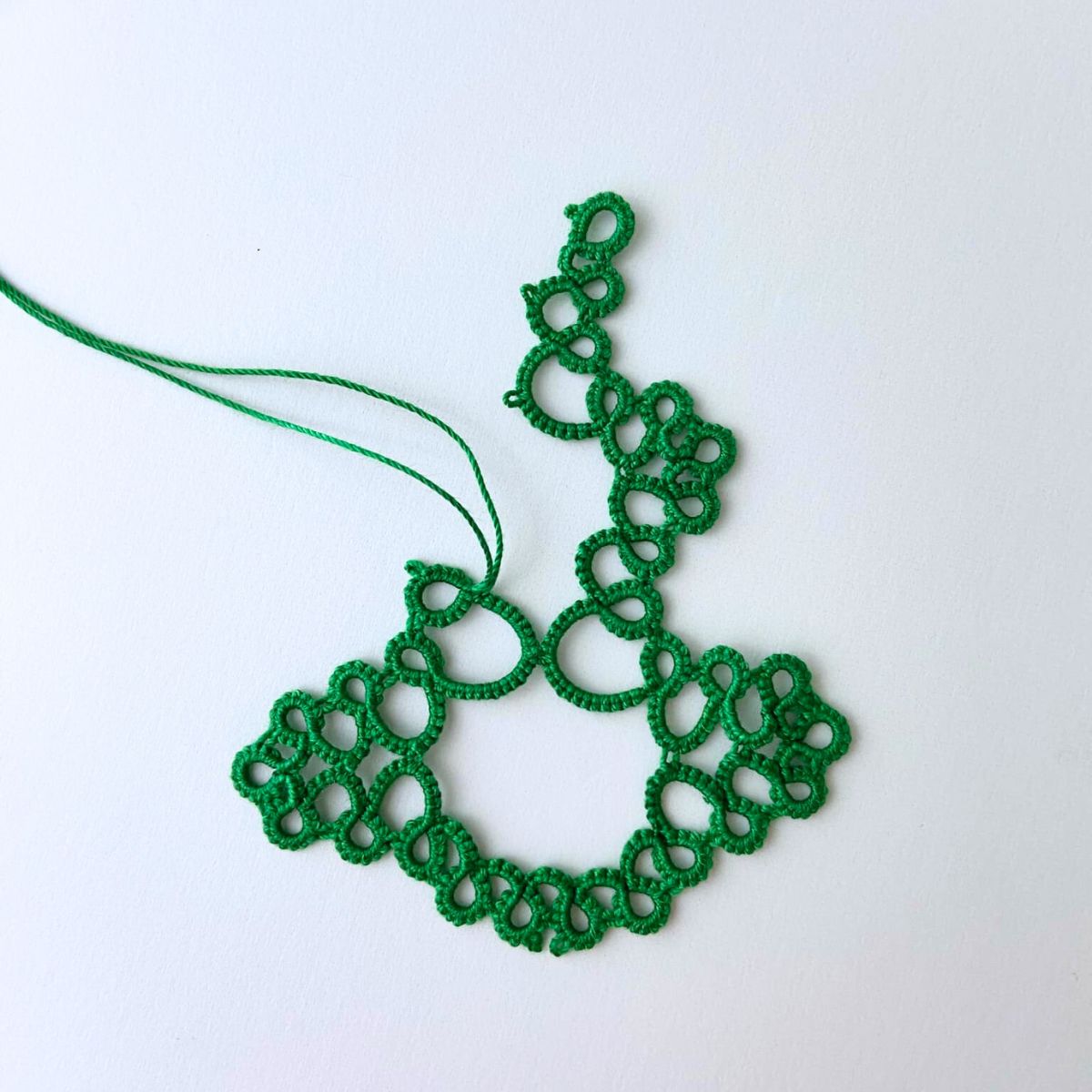 Free Fall Oak Leaf Tatting Pattern and Diagram - NeedlesnBeadsnSweetasCanbe
