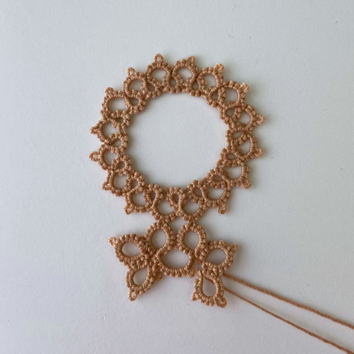 Free Gingerbread Man Tatting Pattern - NeedlesnBeadsnSweetasCanbe