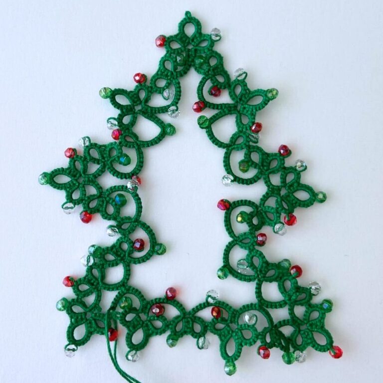 Free Beaded Christmas Tree Tatting Pattern - NeedlesnBeadsnSweetasCanbe