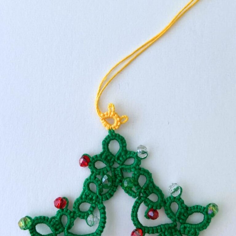 Free Beaded Christmas Tree Tatting Pattern - NeedlesnBeadsnSweetasCanbe
