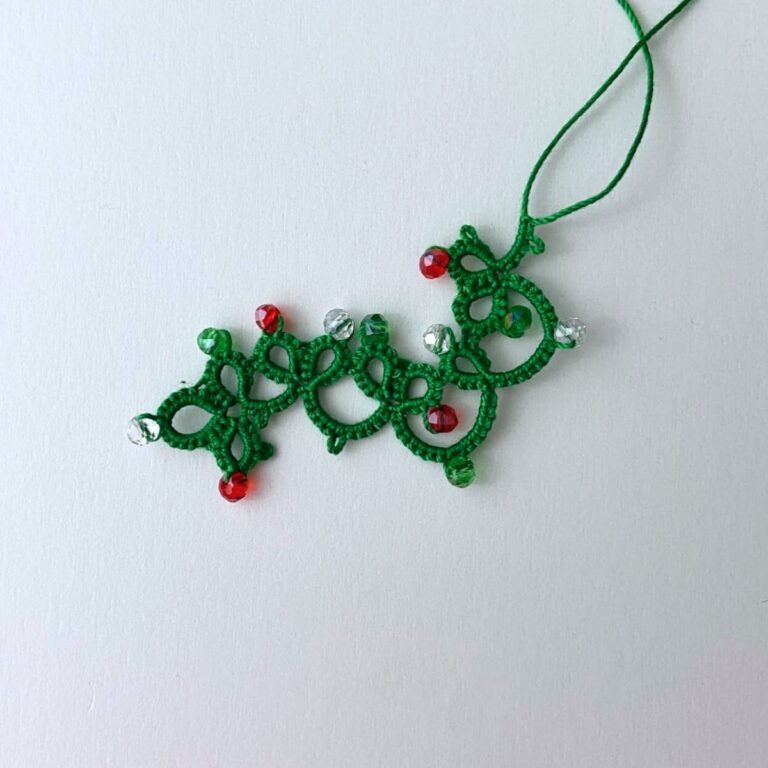 Free Beaded Christmas Tree Tatting Pattern - NeedlesnBeadsnSweetasCanbe