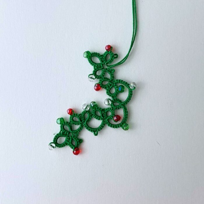 Free Beaded Christmas Tree Tatting Pattern - NeedlesnBeadsnSweetasCanbe