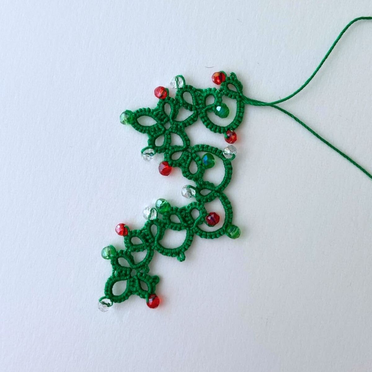 Free Beaded Christmas Tree Tatting Pattern - NeedlesnBeadsnSweetasCanbe