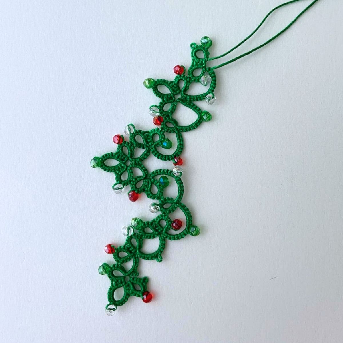 Free Beaded Christmas Tree Tatting Pattern - NeedlesnBeadsnSweetasCanbe