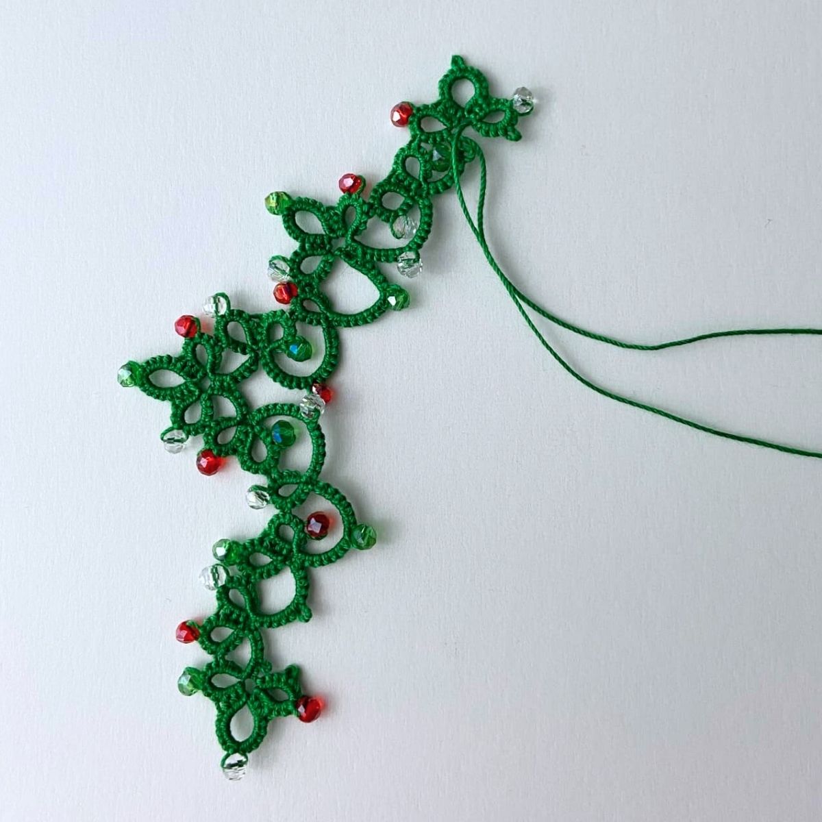 Free Beaded Christmas Tree Tatting Pattern - NeedlesnBeadsnSweetasCanbe