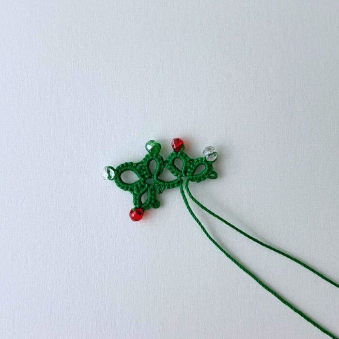 Free Beaded Christmas Tree Tatting Pattern - NeedlesnBeadsnSweetasCanbe