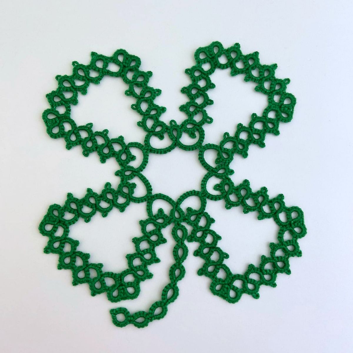 Free Four Leaf Clover Tatting Pattern - NeedlesnBeadsnSweetasCanbe