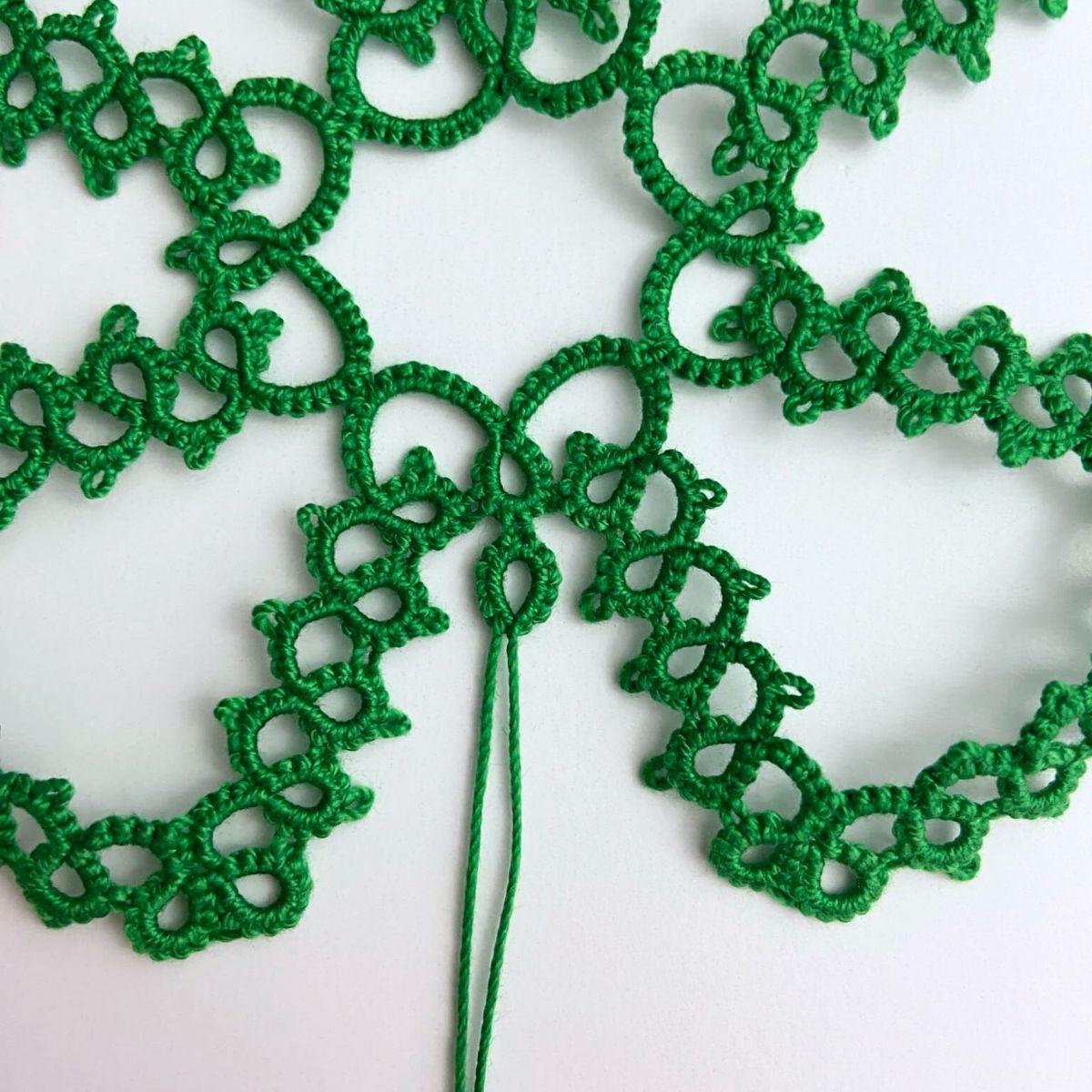 Free Four Leaf Clover Tatting Pattern - NeedlesnBeadsnSweetasCanbe