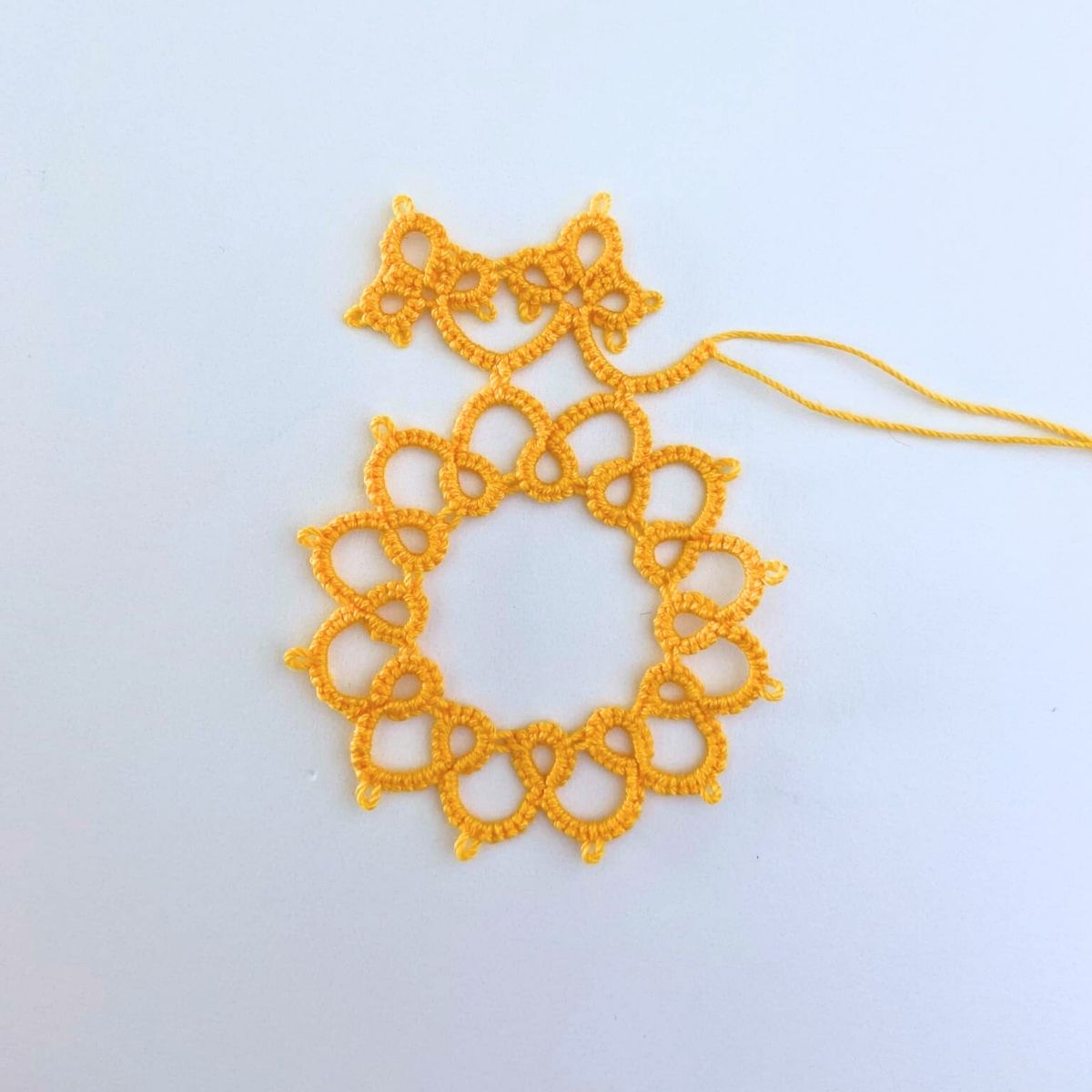 Free Sunny Doily Tatting Pattern and Diagram - NeedlesnBeadsnSweetasCanbe