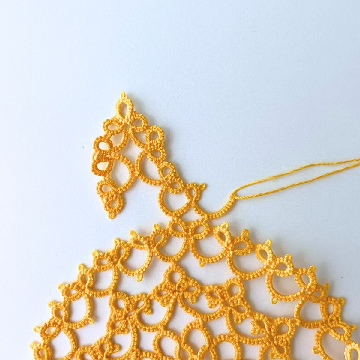 Free Sunny Doily Tatting Pattern and Diagram - NeedlesnBeadsnSweetasCanbe