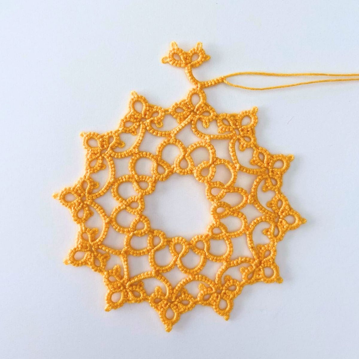 Free Sunny Doily Tatting Pattern and Diagram - NeedlesnBeadsnSweetasCanbe