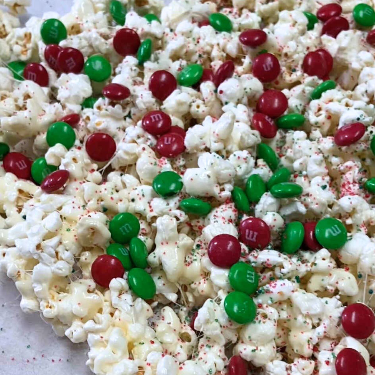 Christmas Santa Crunch Popcorn Recipe - NeedlesnBeadsnSweetasCanbe