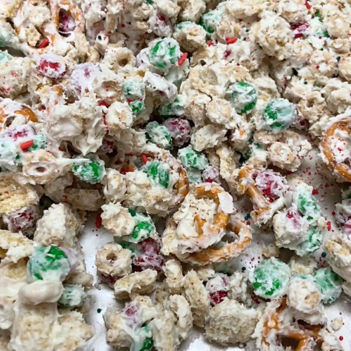 5 Ingredient Easy Christmas Trash Recipe - NeedlesnBeadsnSweetasCanbe